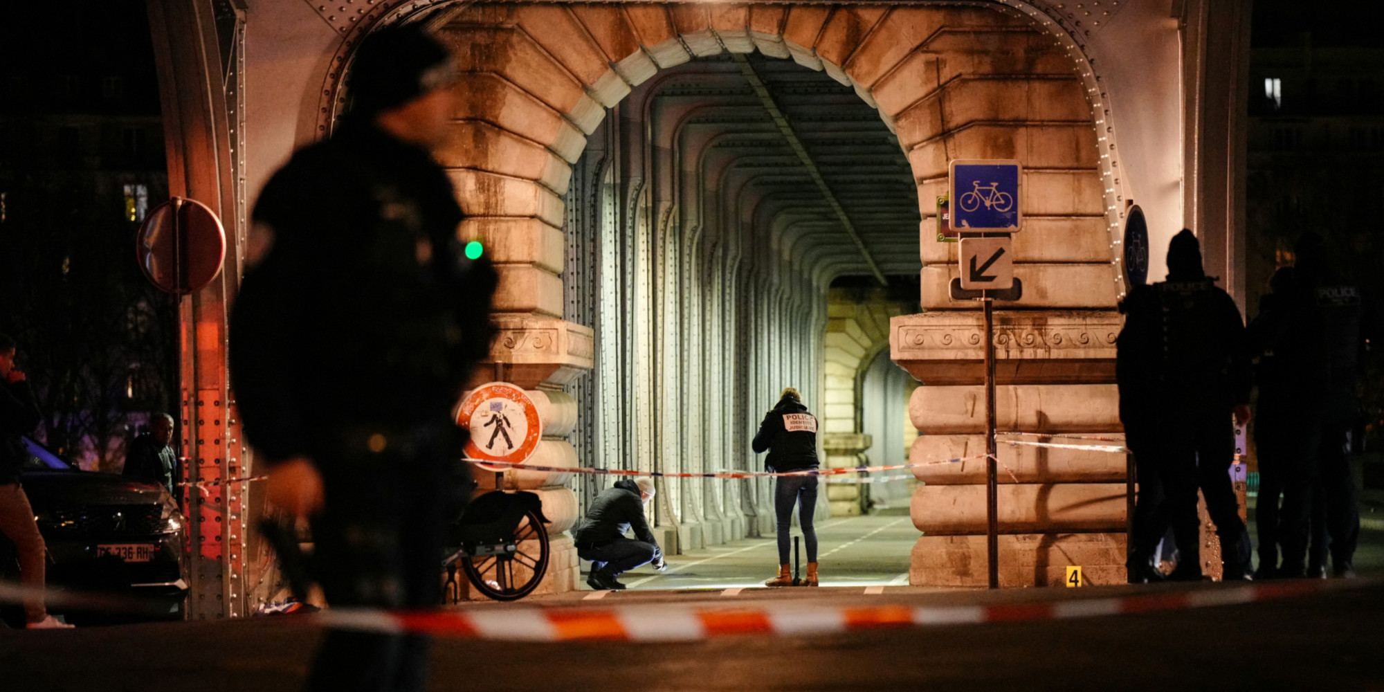 Attentat à Paris ce qu il faut retenir de l attaque au couteau