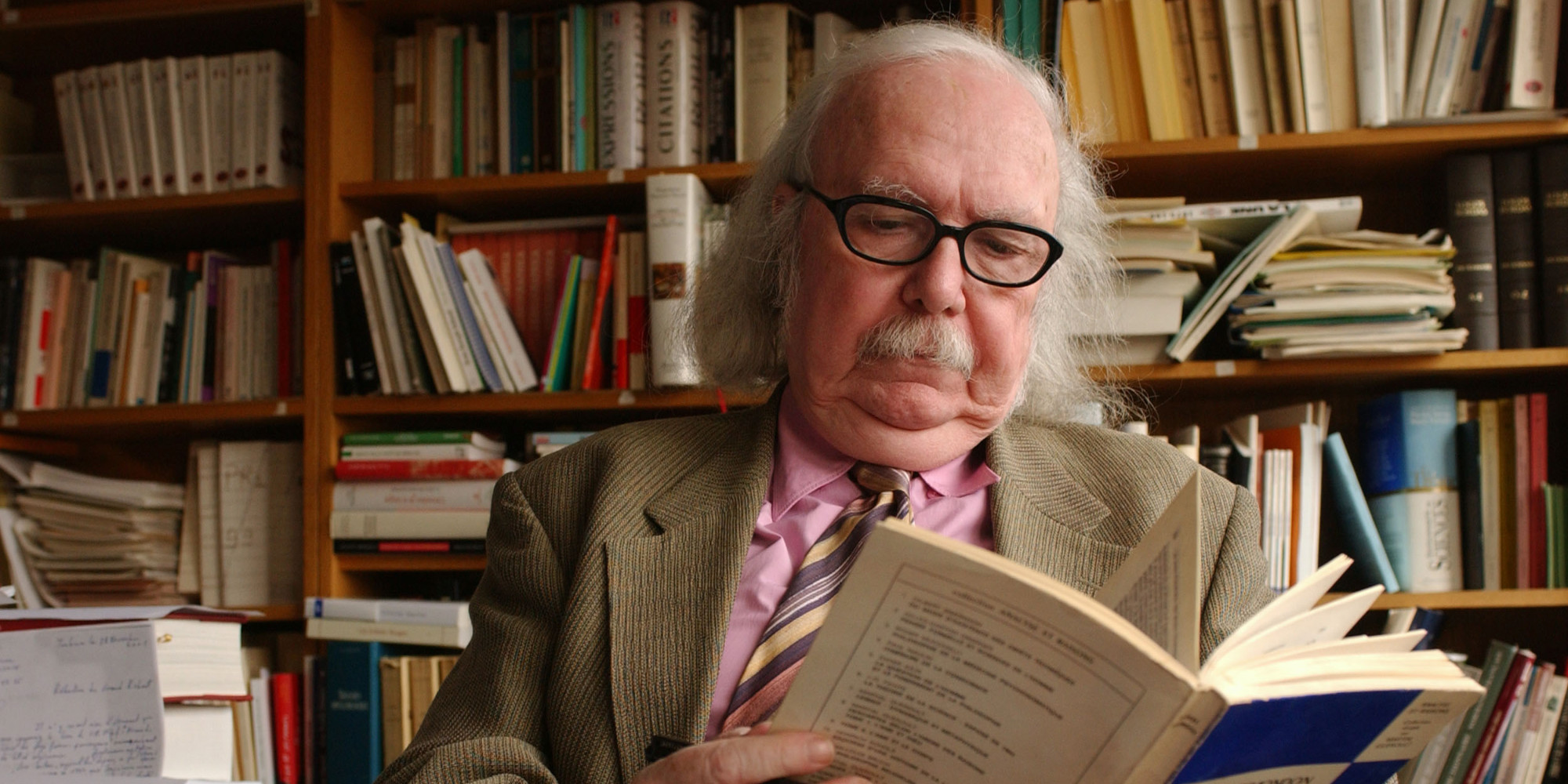 Alain Rey, célèbre linguiste et figure du dictionnaire "Le Robert", est ...