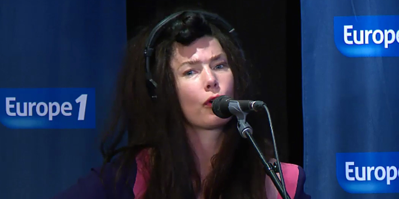 Brisa Roché chante "48" en live dans Bonjour la France