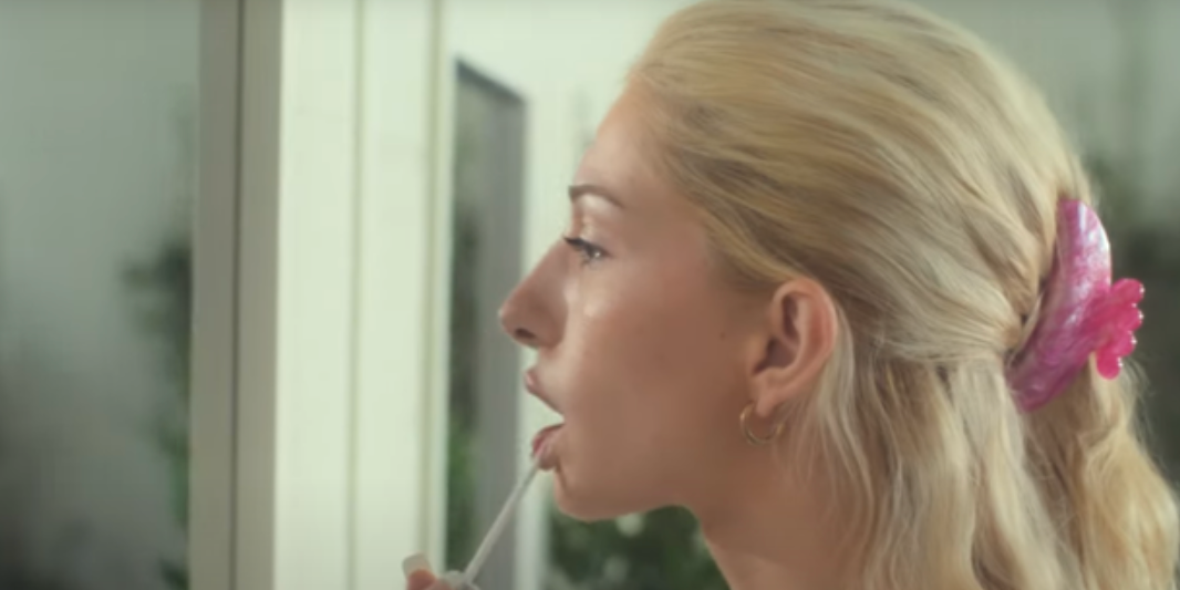 «Culte» : découvrez les premières images de Loana dans la série ...