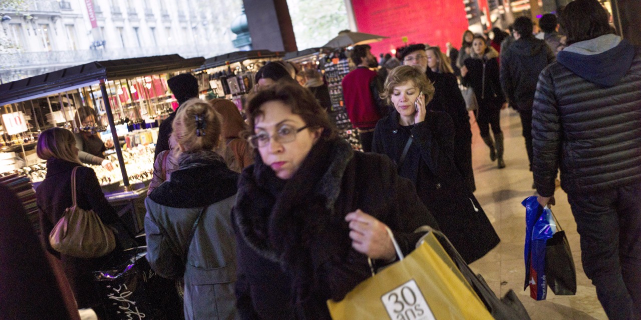 Bilan mitigé pour l'ouverture des magasins le dimanche à Paris