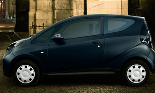 Bolloré va commercialiser sa voiture électrique Bluecar à partir de 12. ...