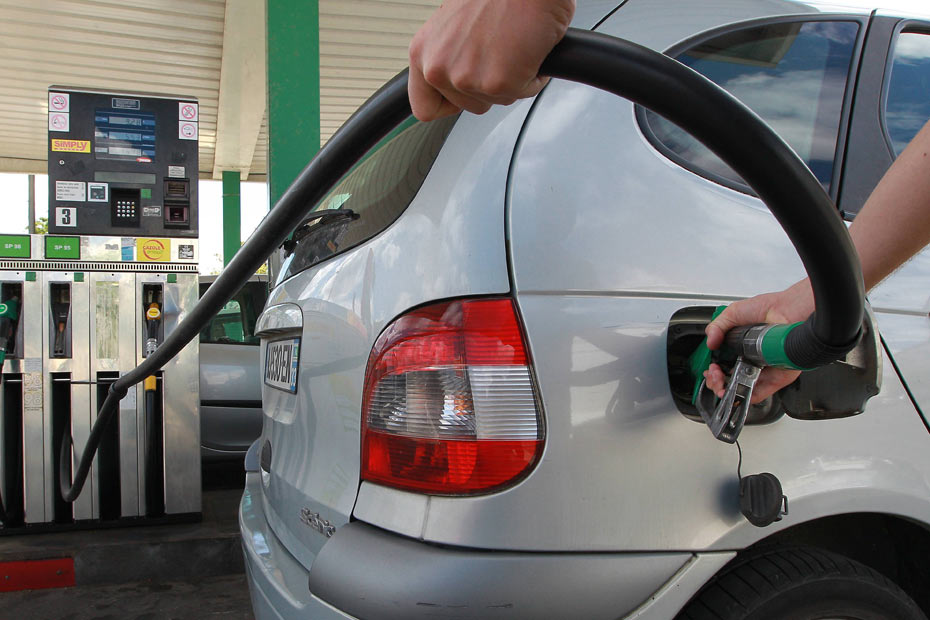 Carburant : le sans plomb à moins de 1,50 euro