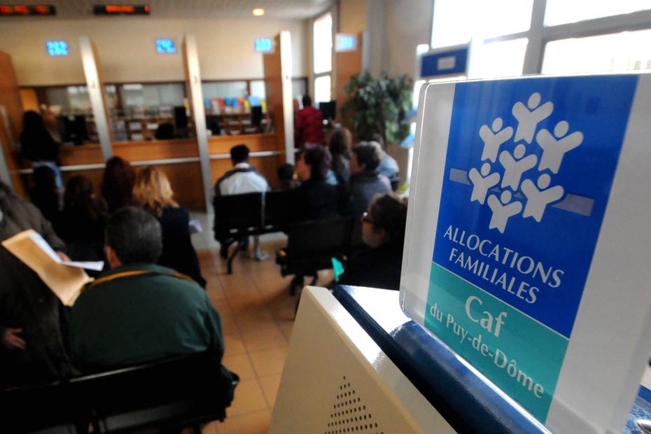 Les alloc’ taxées pour réduire le déficit