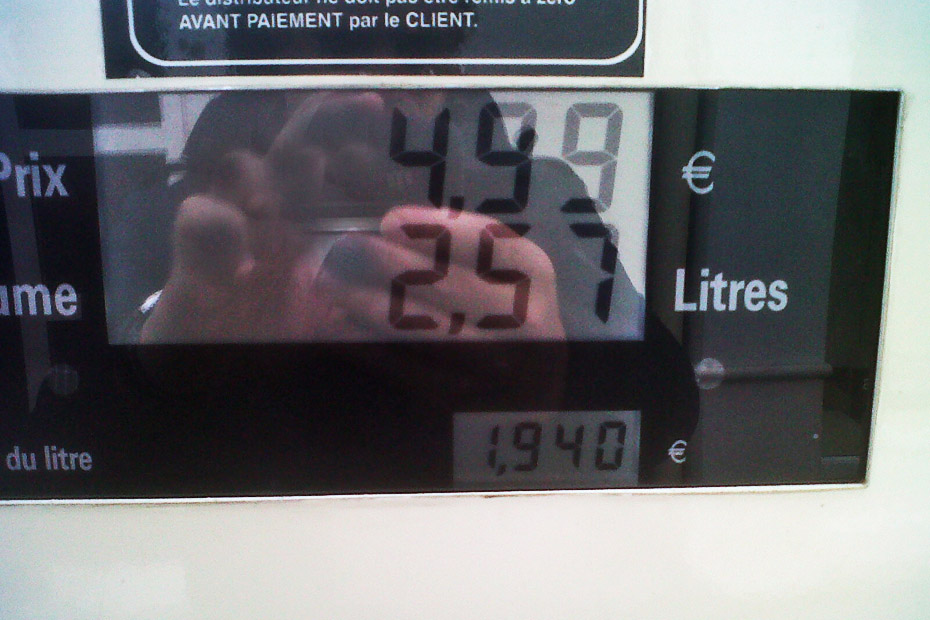 Un litre de Sans Plomb 95 à 1,94 euro (E1)