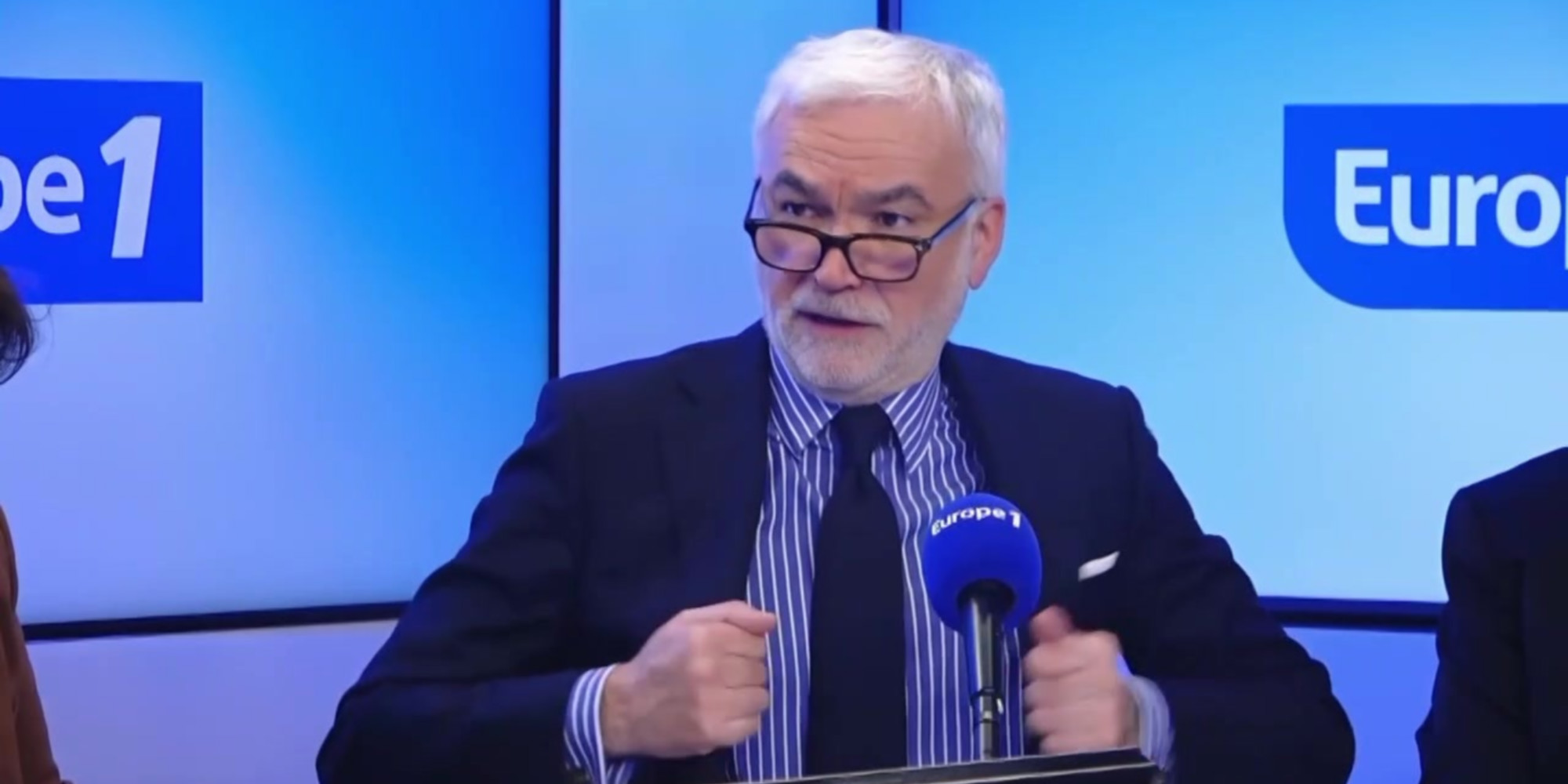 Affiche des JO de Paris : «Il n'y a pas le drapeau français ...