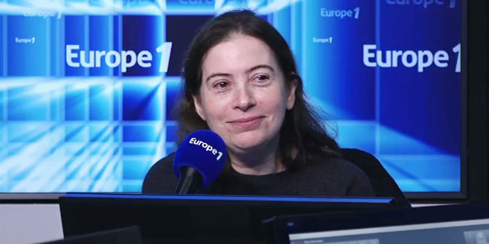 Anne Goscinny affronte Eva Roque