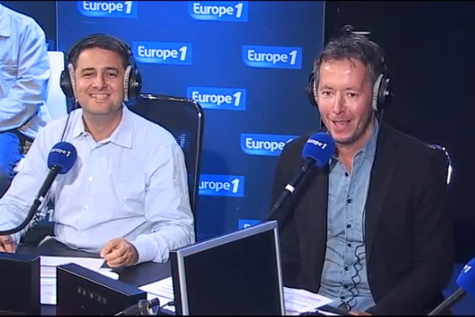 Jean-Luc Lemoine encourage Karim Benzema en chanson