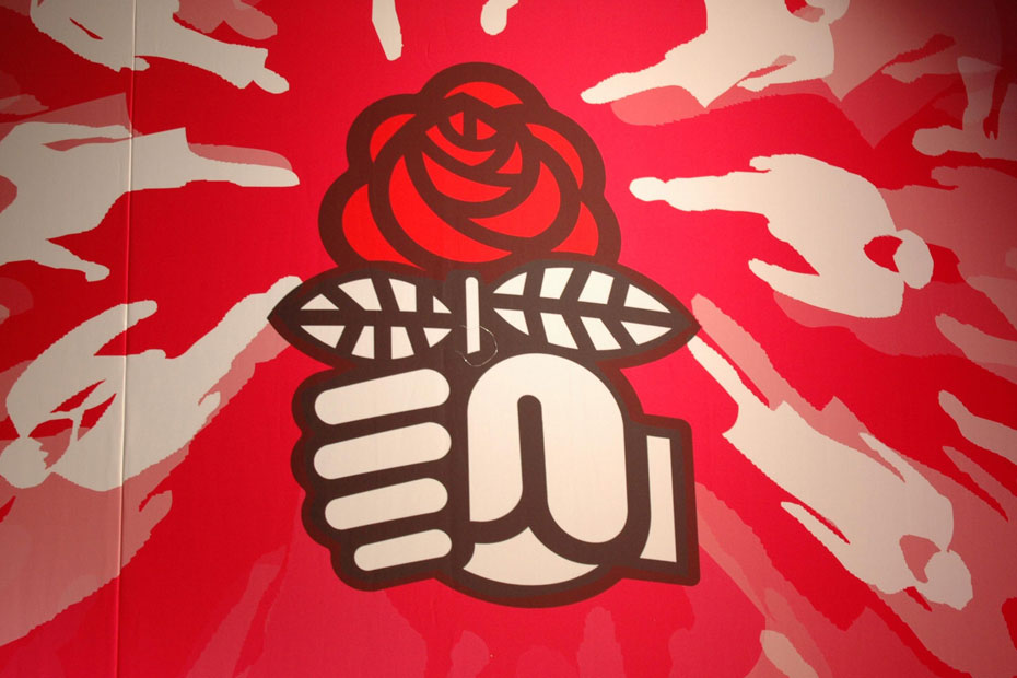 Pourquoi la rose est-elle le symbole du PS