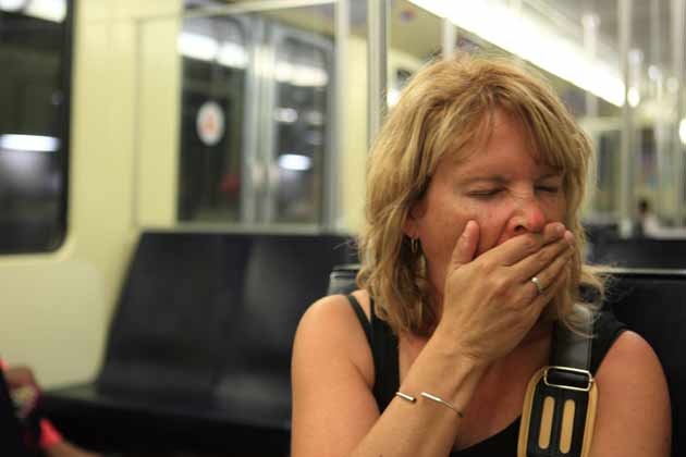 Pourquoi le bâillement est-il communicatif