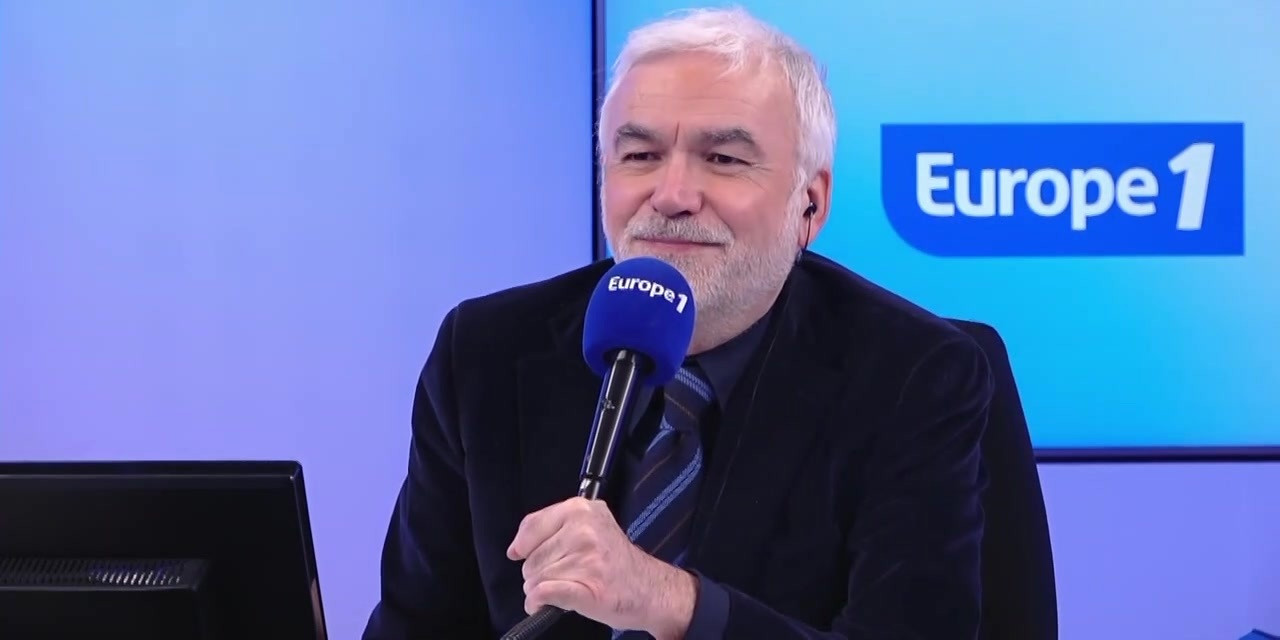 Pascal Praud et son équipe rendent hommage à Mike Brant, décédé le 25 ...