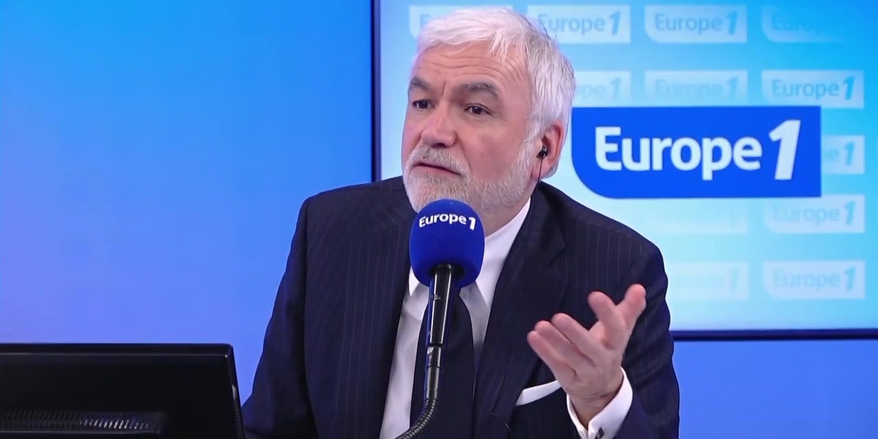 Pascal Praud reçoit Philippe Val, pour la sortie de son livre «Rire» Pascal Praud reçoit Philippe Val, pour la sortie de son livre «Rire»