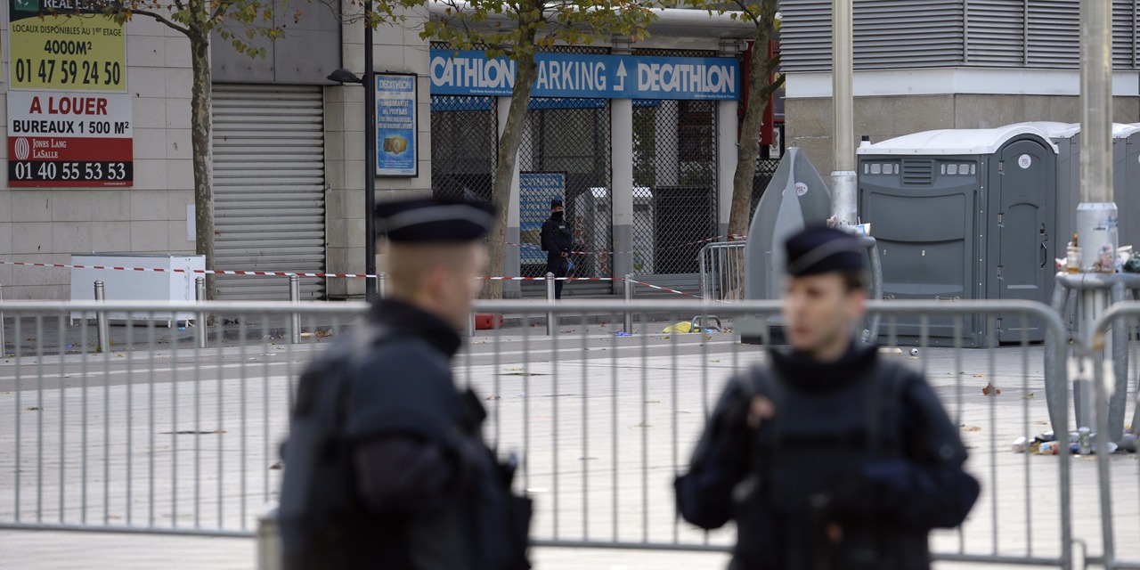 Attentats de Paris : les kamikazes repérés dans la file d'attente du ...