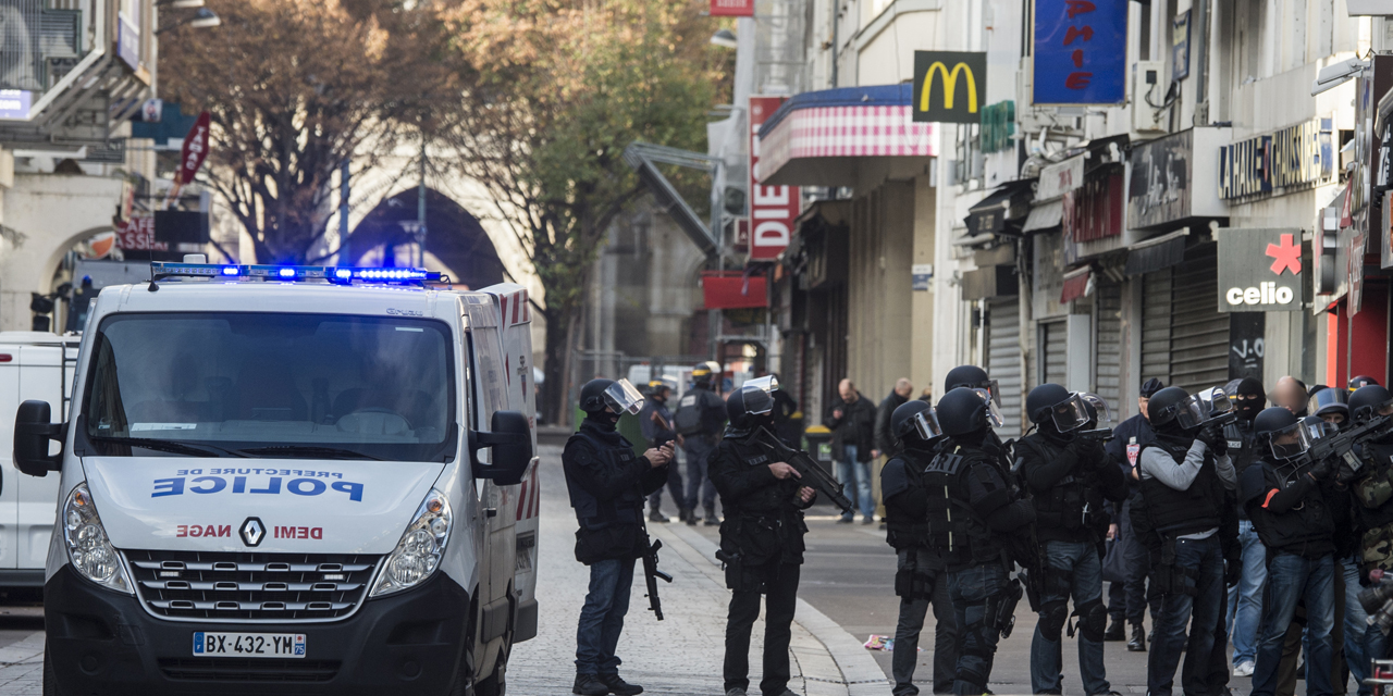 Attentats de Paris : la traque de Salah Abdeslam se poursuit Attentats de Paris : la traque de Salah Abdeslam se poursuit