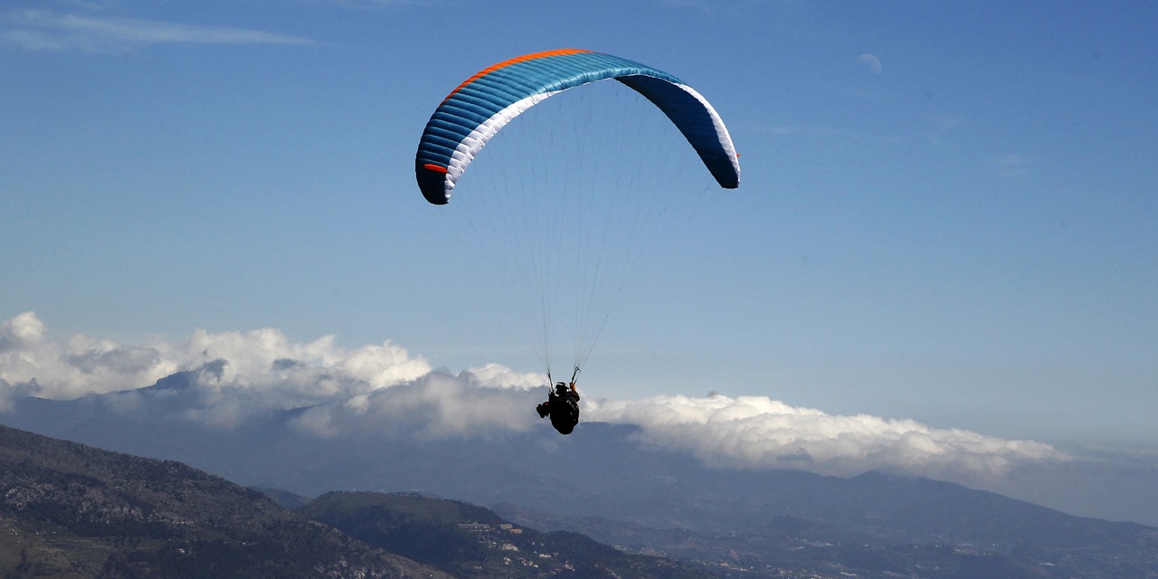 Haute-Savoie: un mort dans un accident de parapente à Bossey