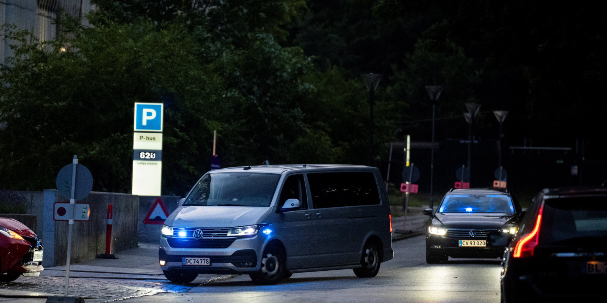 La mère de la jeune Eya, enlevée par son père, en route pour le Danemark