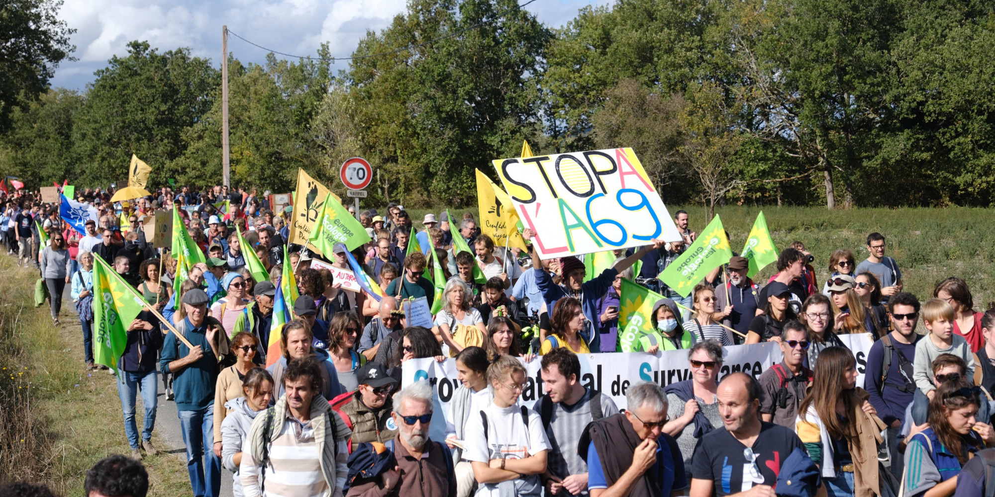 Manifestation contre l'A69 : des militants déclenchent des incendies dans deux entreprises du ...