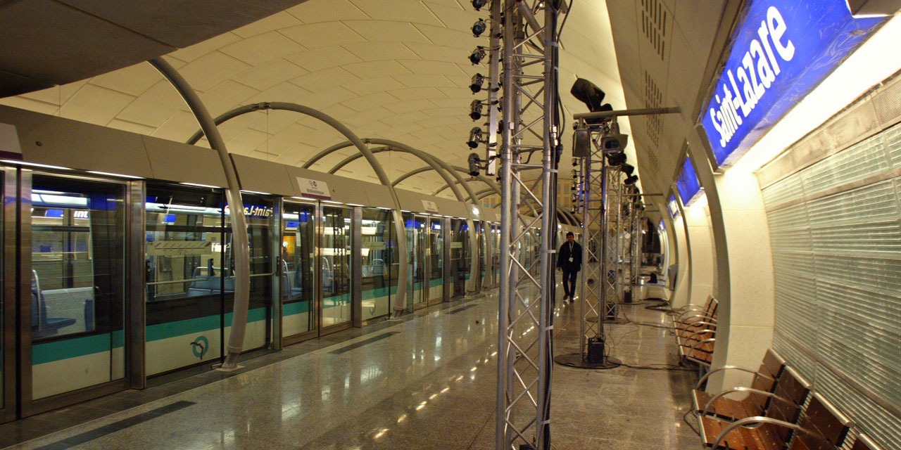 Paris : un contrôleur RATP placé en garde à vue après avoir frappé un ...