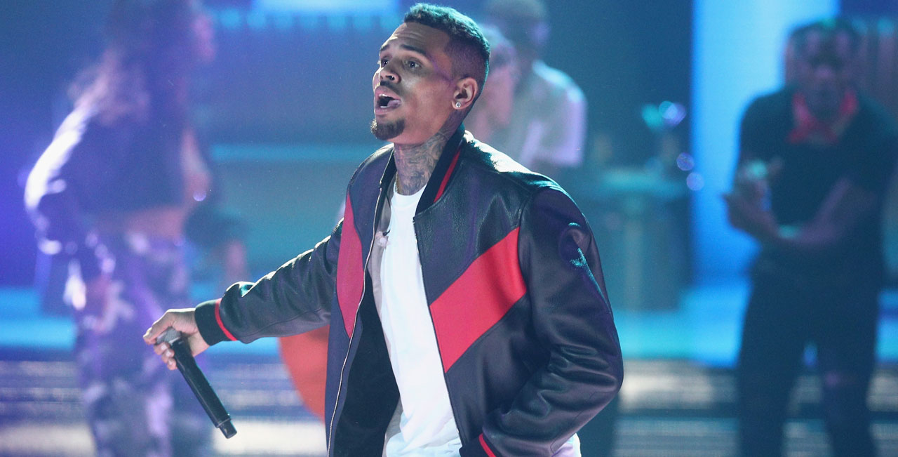 Soupçonné de viol, le rappeur américain Chris Brown placé en garde à ...