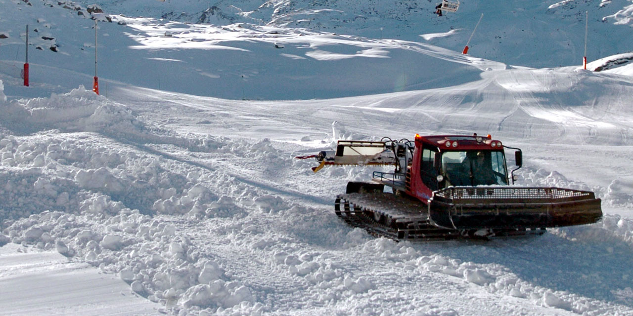 Une skieuse de fond meurt écrasée par une dameuse
