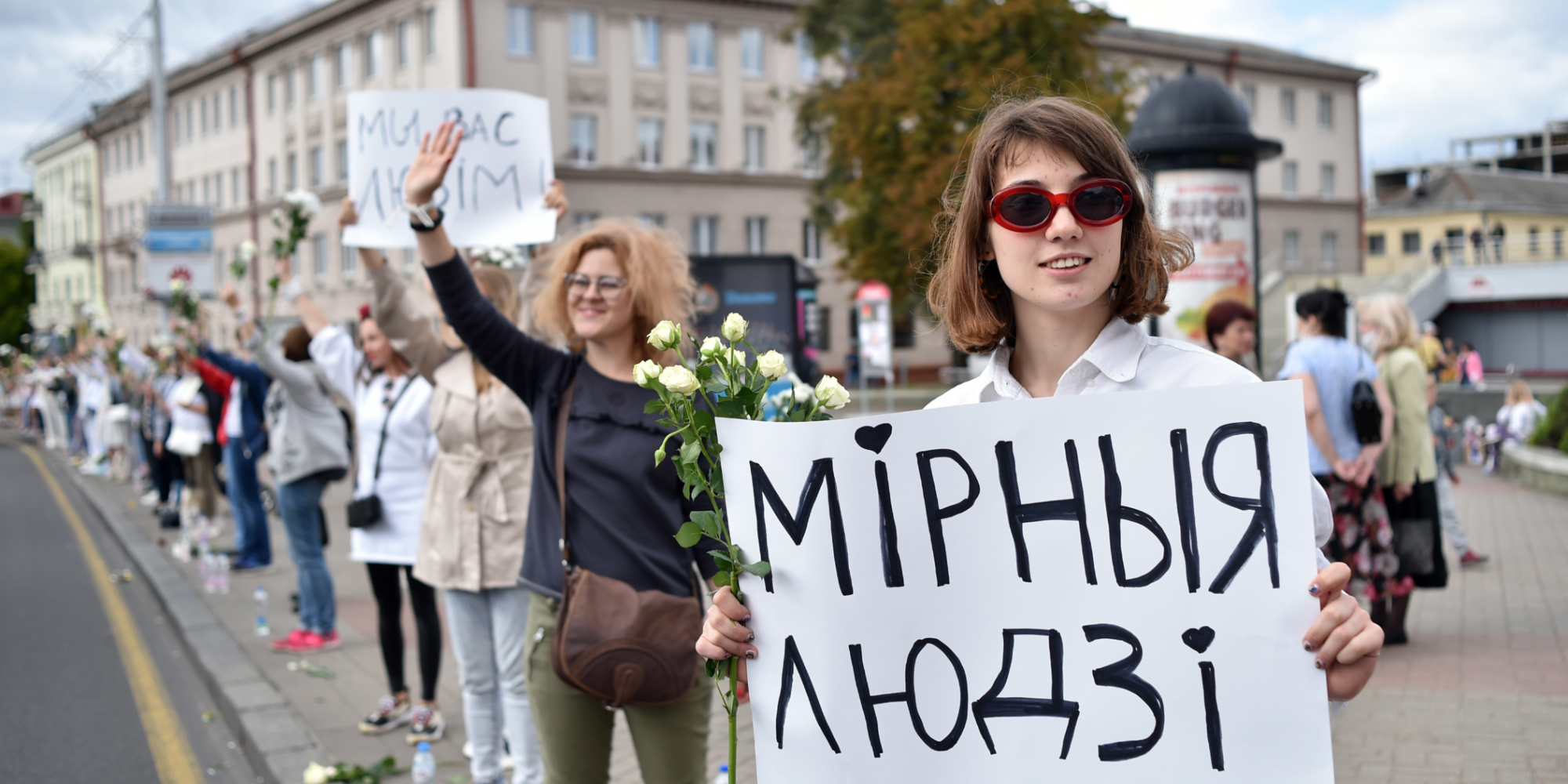 Biélorussie : les chaînes humaines se multiplient dans Minsk contre la ...