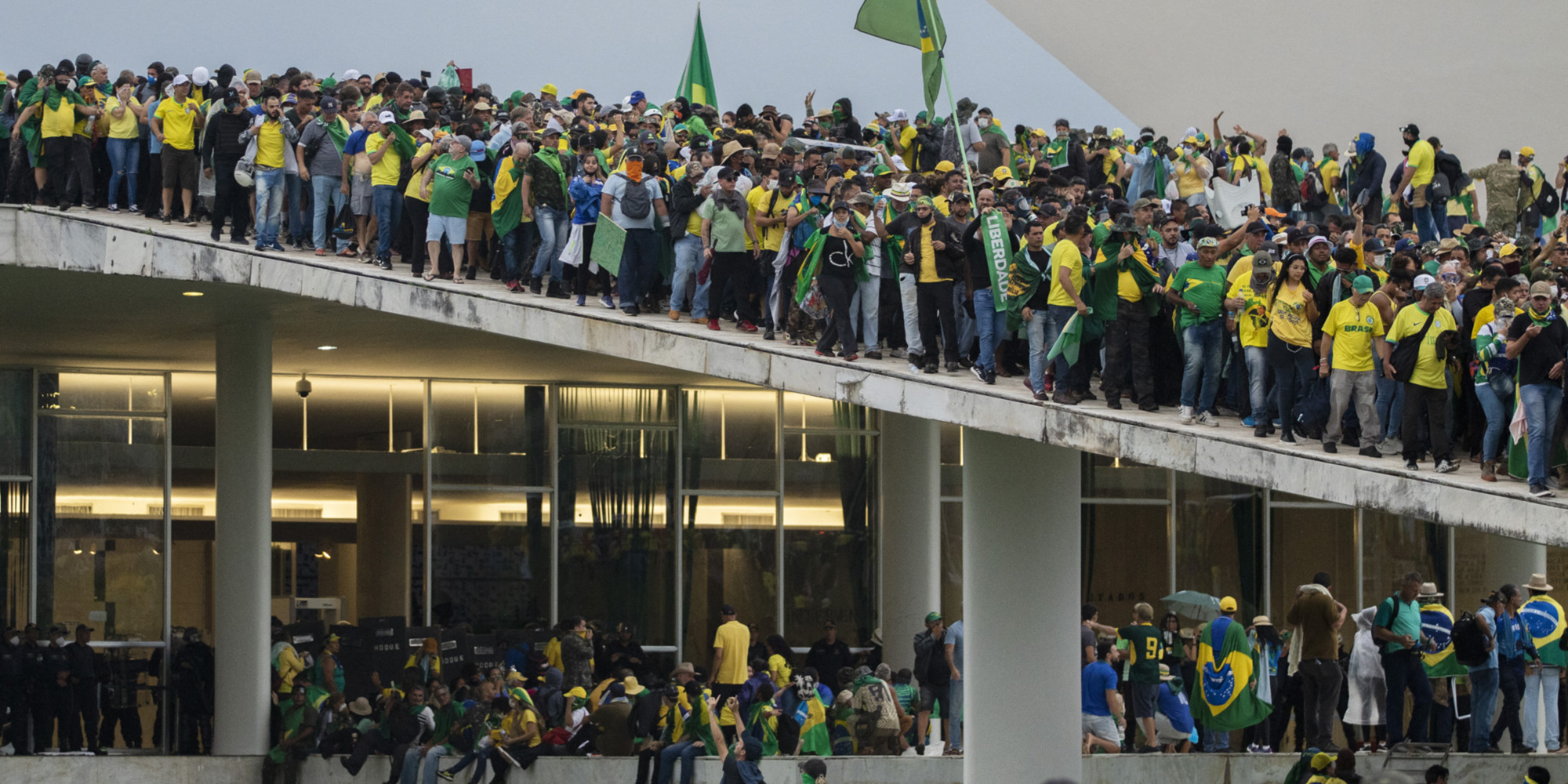 Brésil : après l'assaut des bolsonaristes, les autorités évaluent les ...