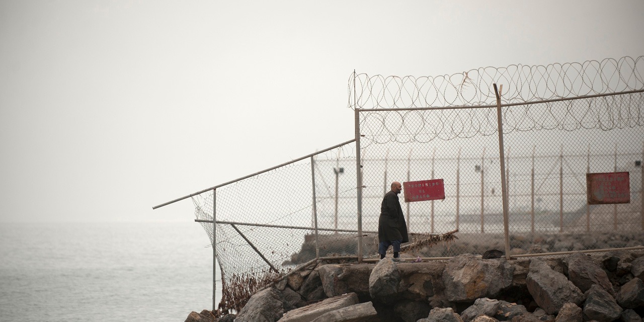 Ceuta : une centaine de migrants forcent la frontière Maroc-Espagne
