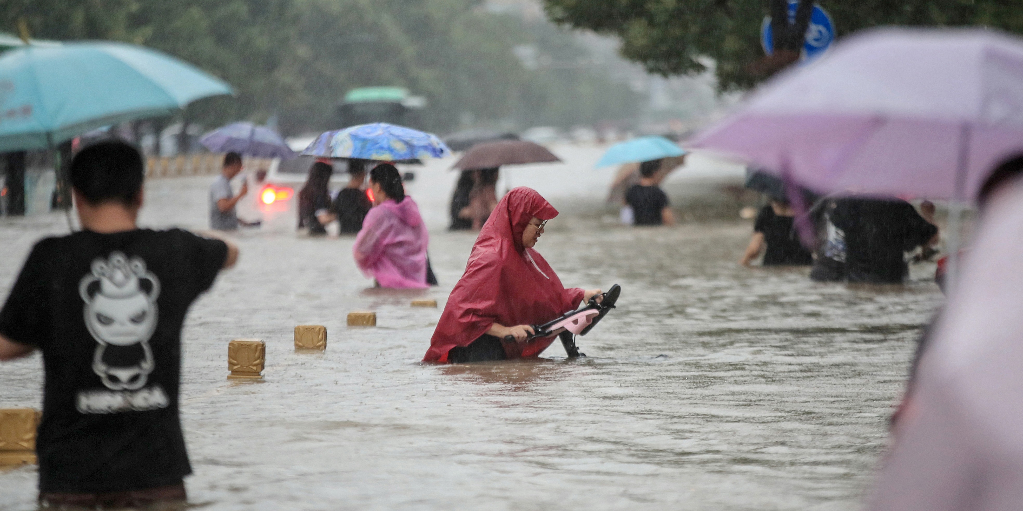 Chine : le bilan des inondations s'alourdit brutalement à 302 morts Chine : le bilan des inondations s'alourdit brutalement à 302 morts