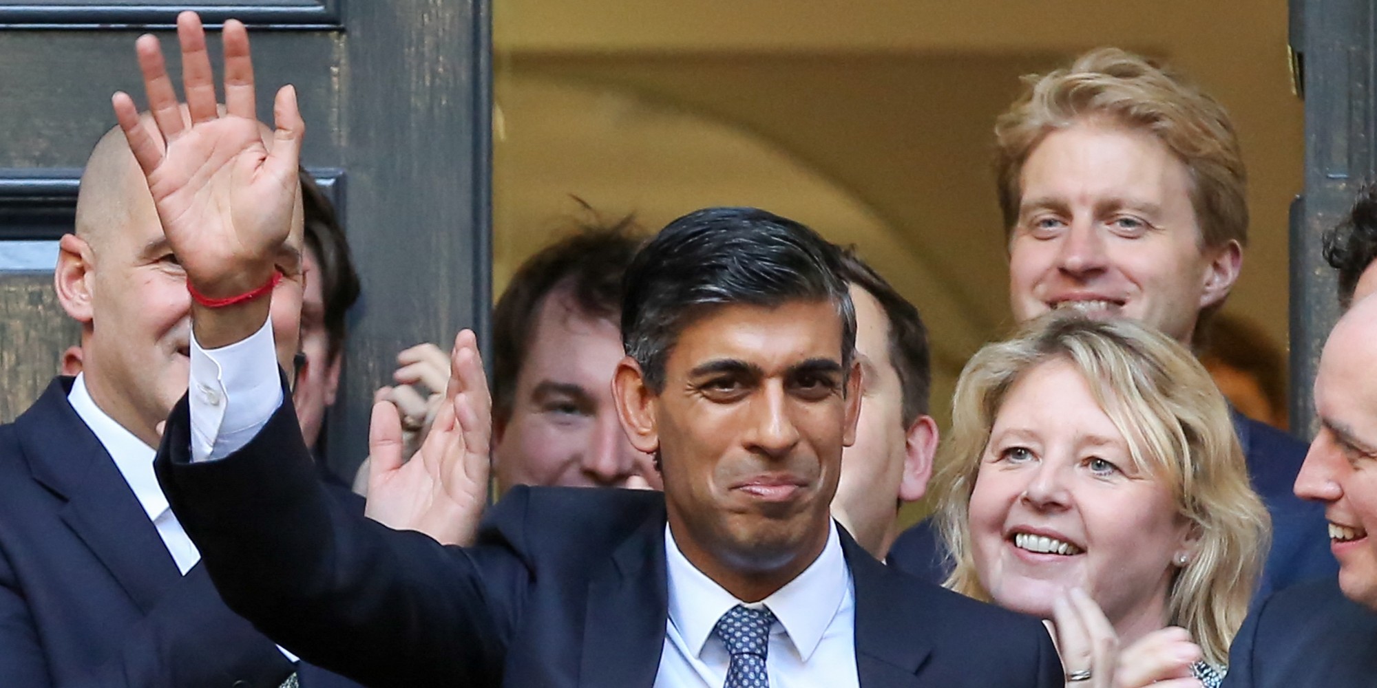 Entre forte expérience et position pro-Brexit, l'arrivée de Rishi Sunak divise les Britanniques