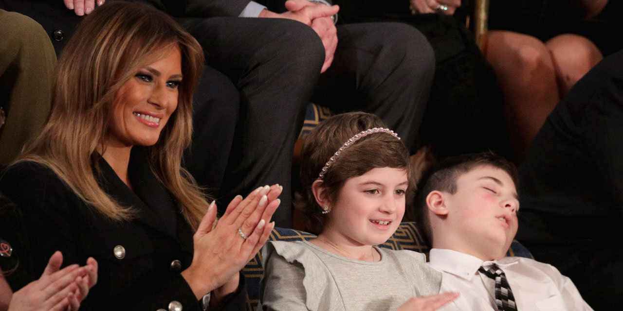 États-Unis : Joshua Trump s'endort pendant le discours du président et ...