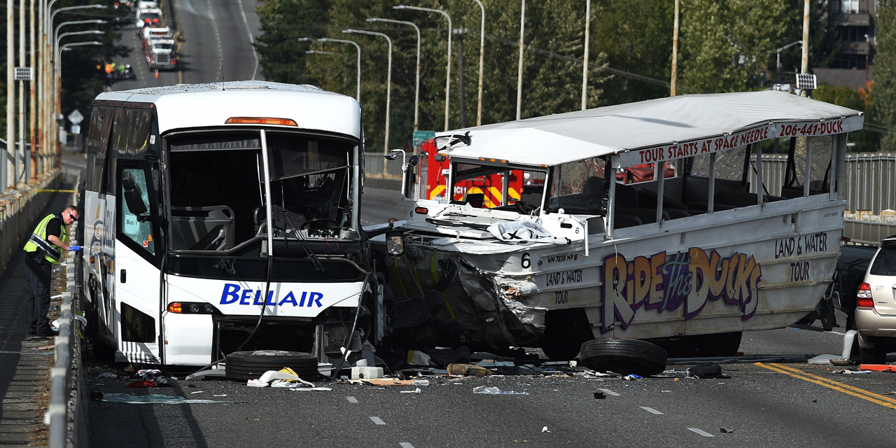 Etats-Unis : quatre morts dans une spectaculaire collision de bus