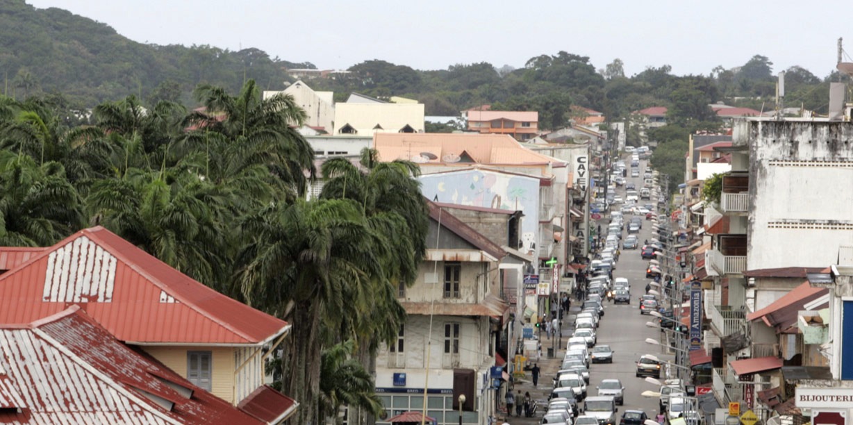 Guyane : le préfecture ferme "provisoirement" ses portes aux demandeurs ...