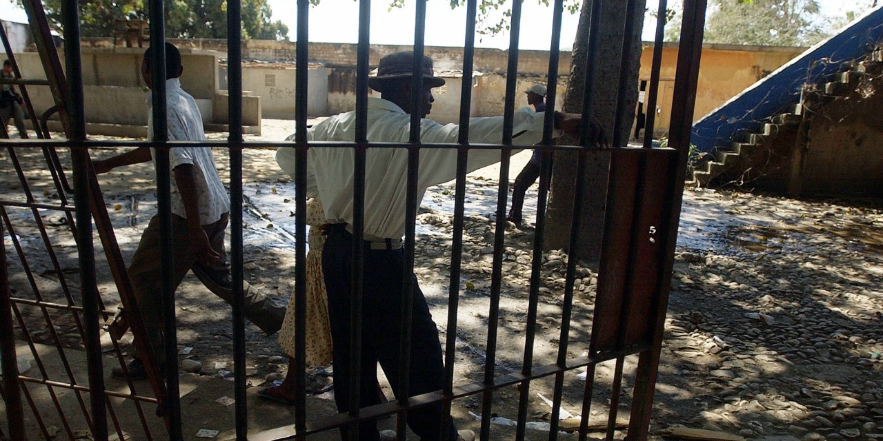 Haïti : au moins 172 prisonniers s'évadent d'une prison, 2 morts