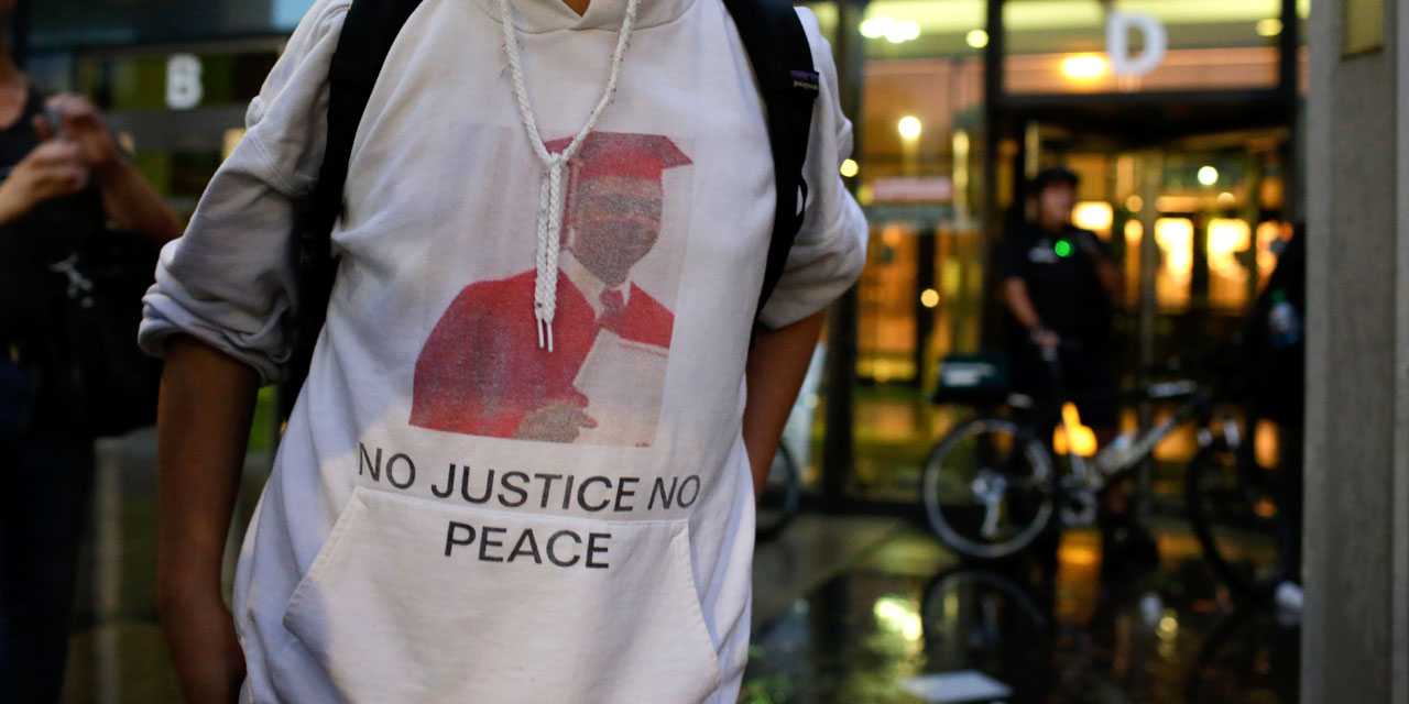 Jeune noir tué par un policier à Chicago : 4 policiers limogés pour ... Jeune noir tué par un policier à Chicago : 4 policiers limogés pour ...