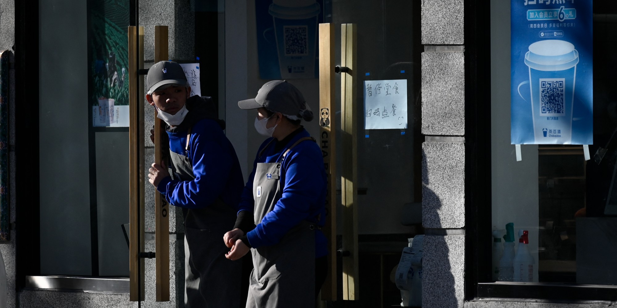 Les Chinois, libérés progressivement de la politique «zéro Covid», restent prudents