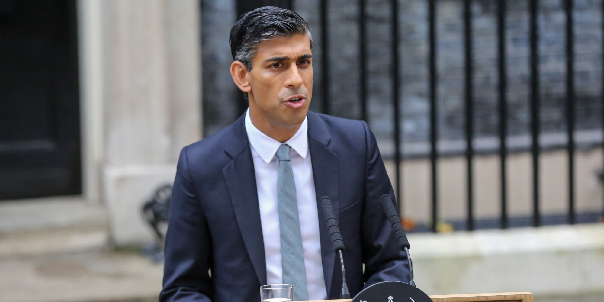 Royaume-Uni : Rishi Sunak s'installe à Downing Street et dévoile son ...