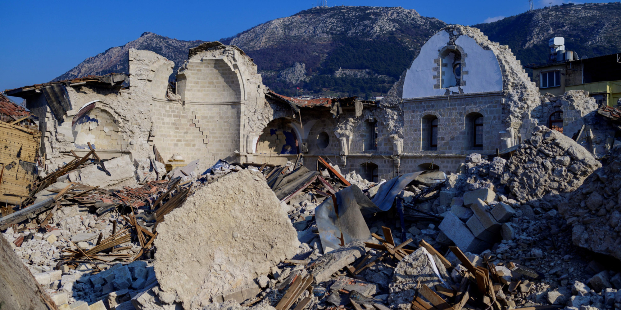 Séisme en Turquie : ces rescapés qui fuient la ville d'Antioche avec ...