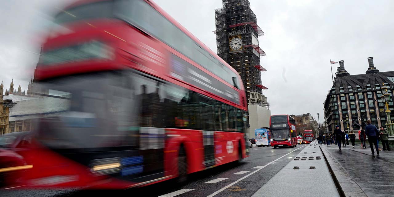 Un Couple De Femmes Agressé Dans Un Bus Londonien Pour Avoir Refusé De