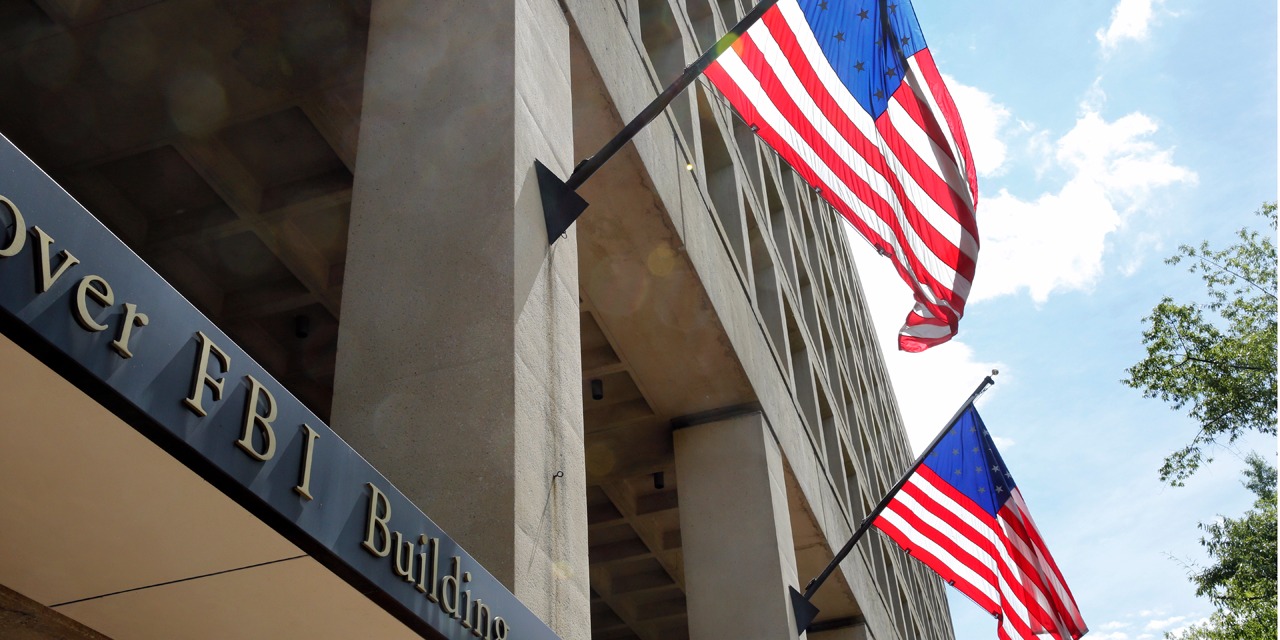 Un enquêteur du FBI écarté du dossier russe après des messages anti-Trump