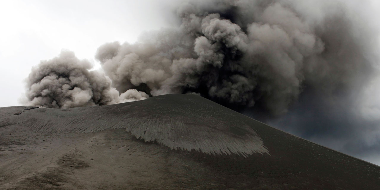 Vanuatu : un volcan en éruption, 75.000 habitants évacués