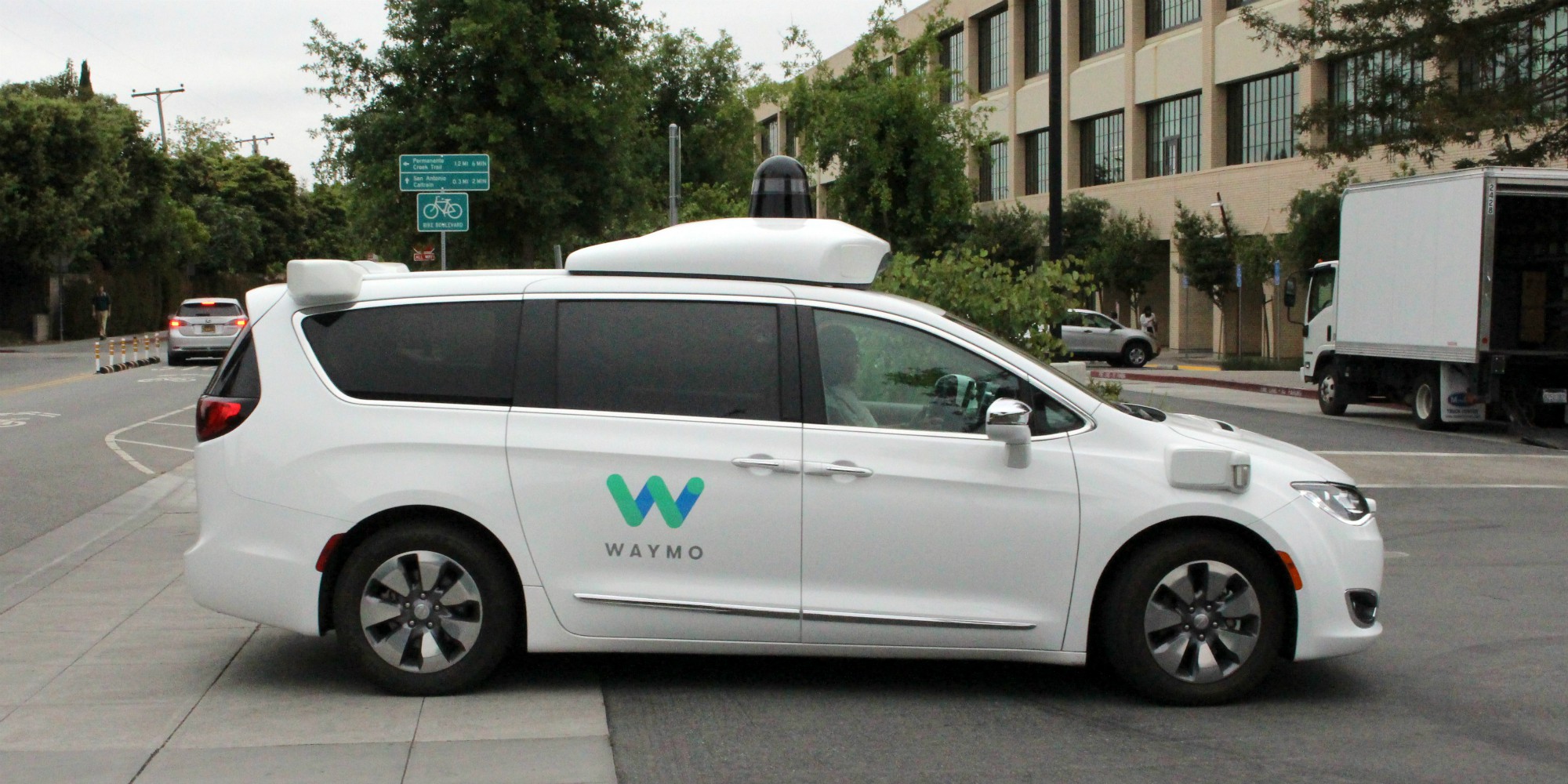 Waymo, filiale de Google, va généraliser les taxis sans chauffeurs à ...