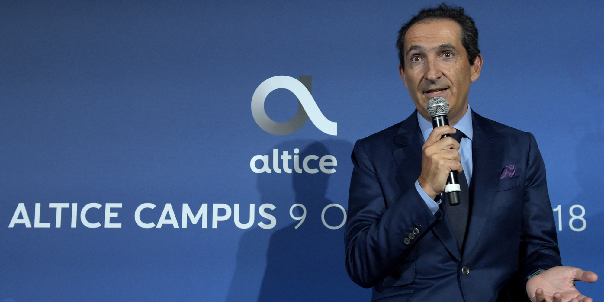 «Trahi» par un «petit groupe d'individus» : l'affaire qui plonge ...