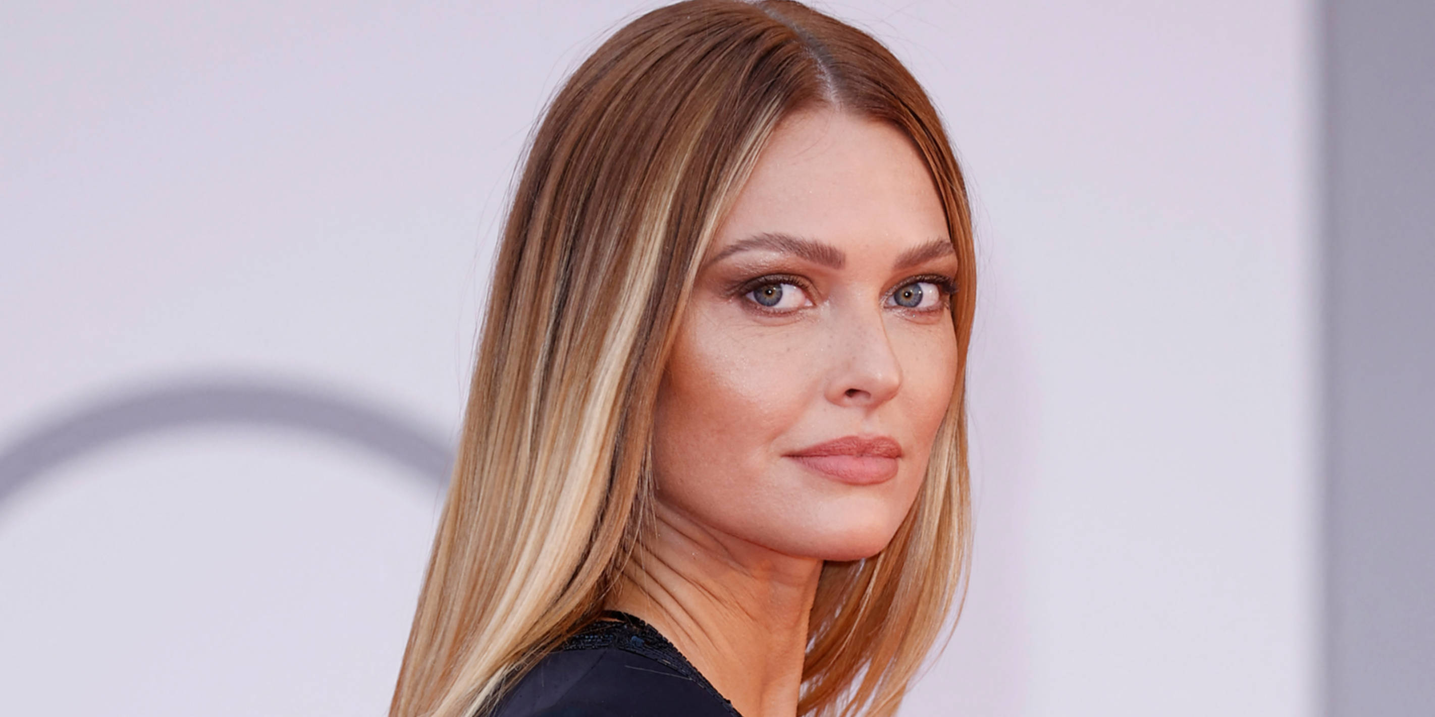 Caroline Receveur atteinte d'un cancer du sein : l'influenceuse annonce ...