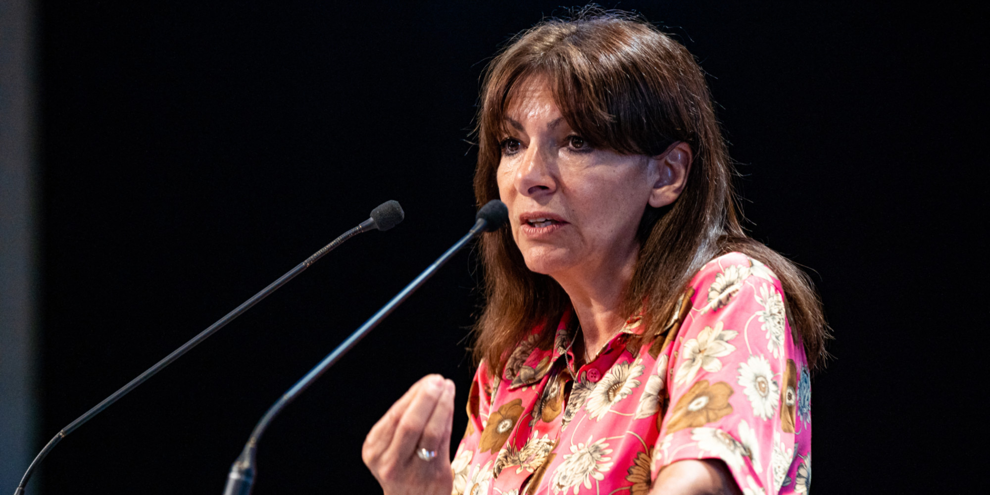 Anne Hidalgo retire la médaille de la ville de Paris à Mahmoud Abbas en ...