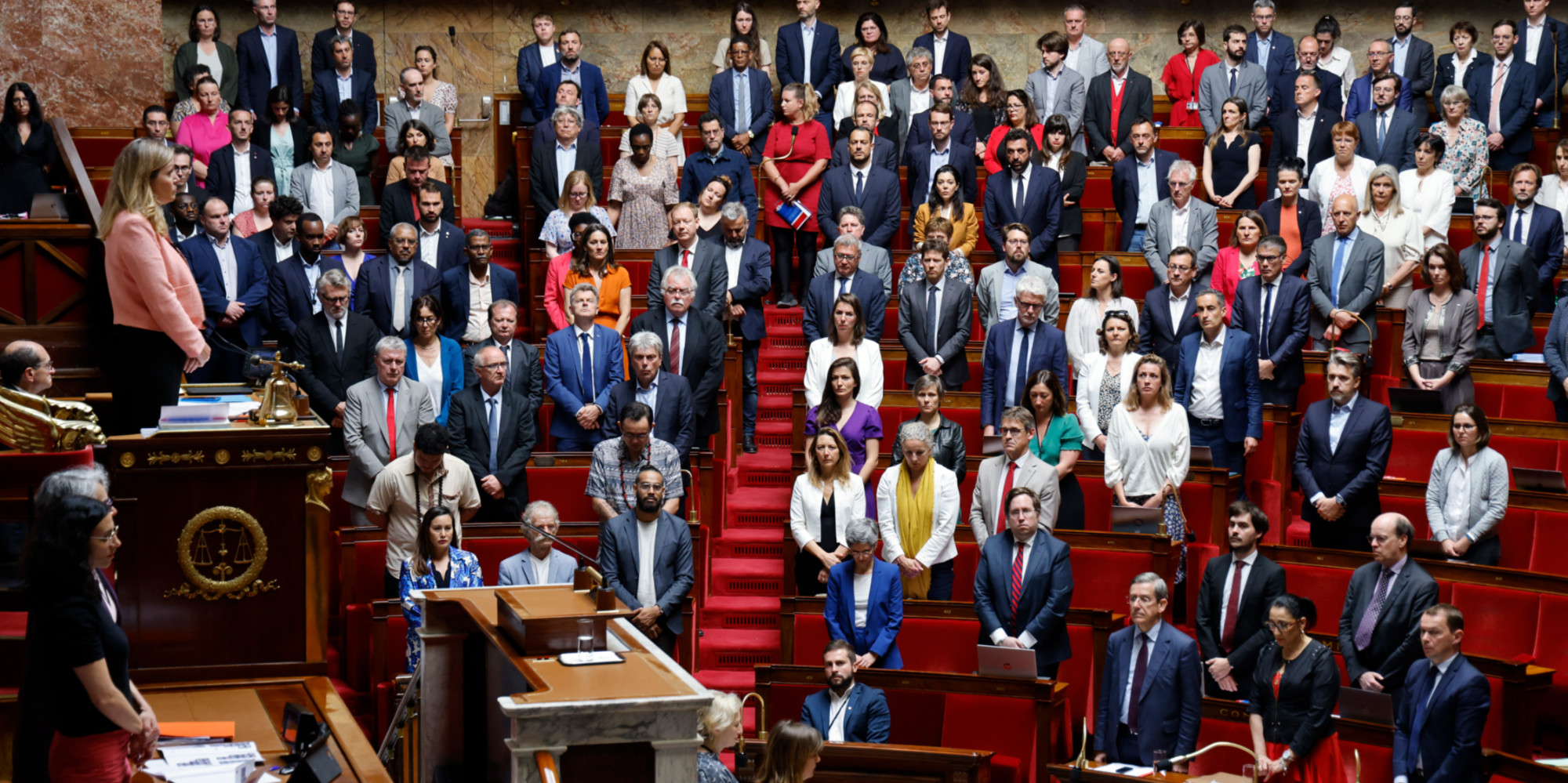 Attaque au couteau à Arras : les députés observent une minute de ... Attaque au couteau à Arras : les députés observent une minute de ...