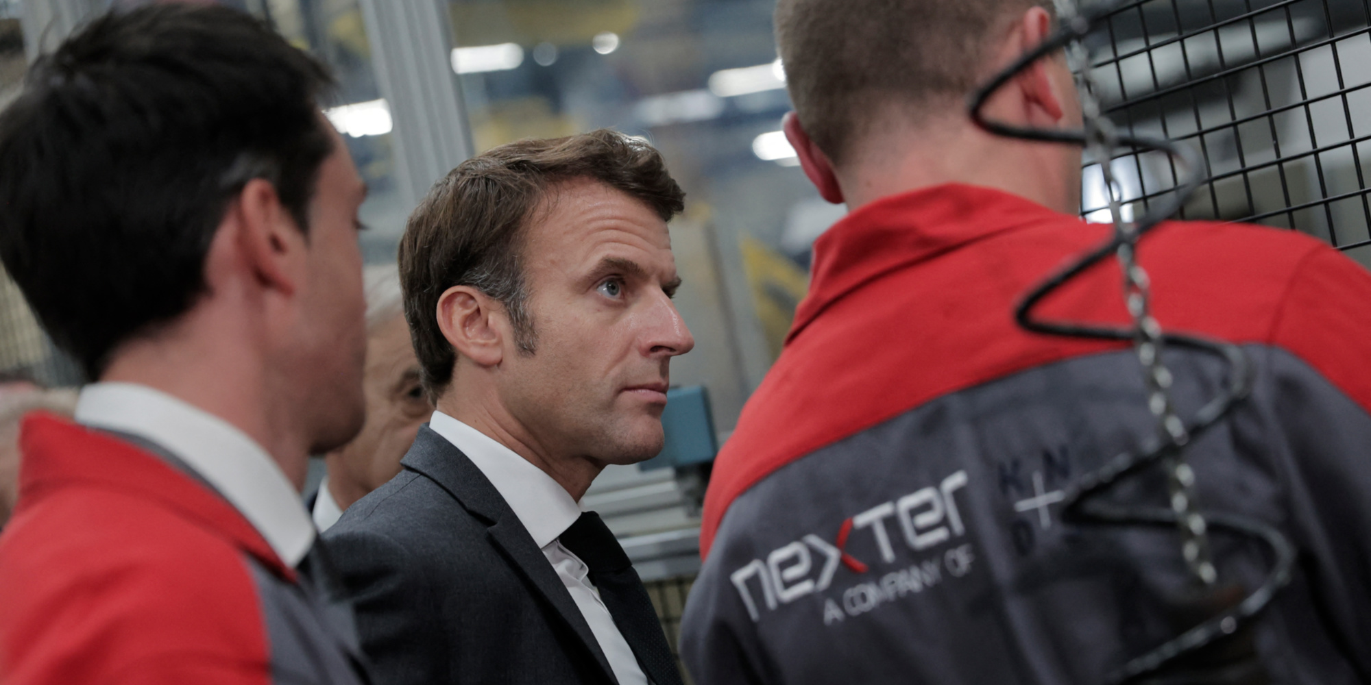 Canons Caesar : Emmanuel Macron en chef de guerre dans l'usine qui ...