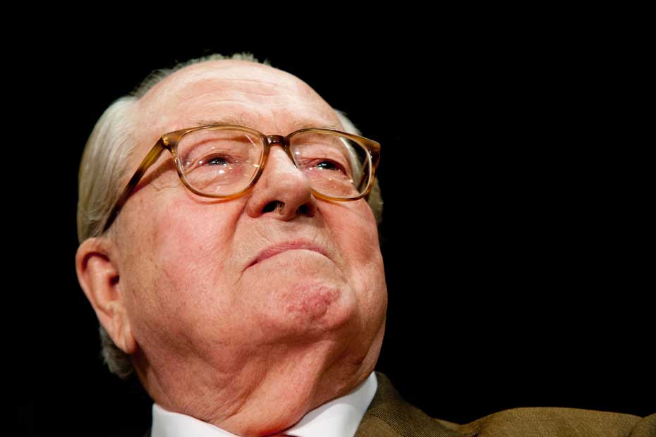 "Eloge de la Gestapo" : Le Pen va porter plainte contre Montebourg