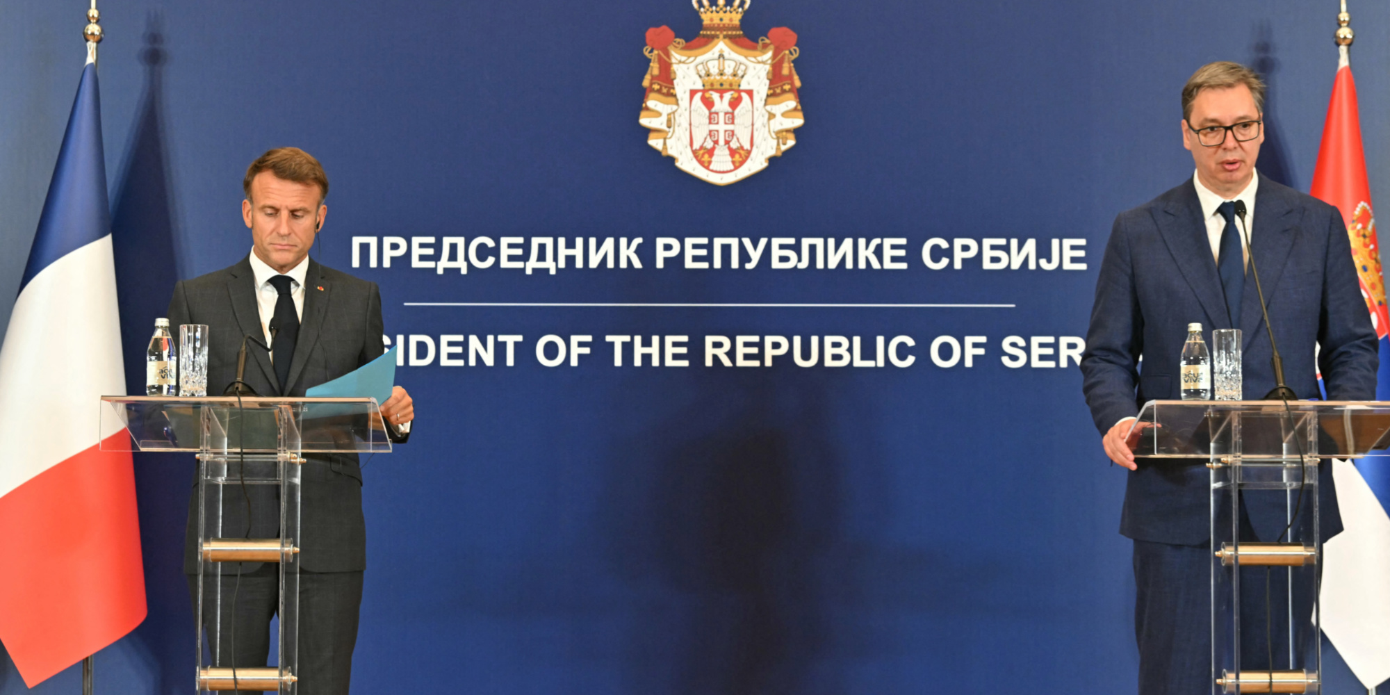 Emmanuel Macron à Belgrade, la Serbie achète douze avions de combat Rafale