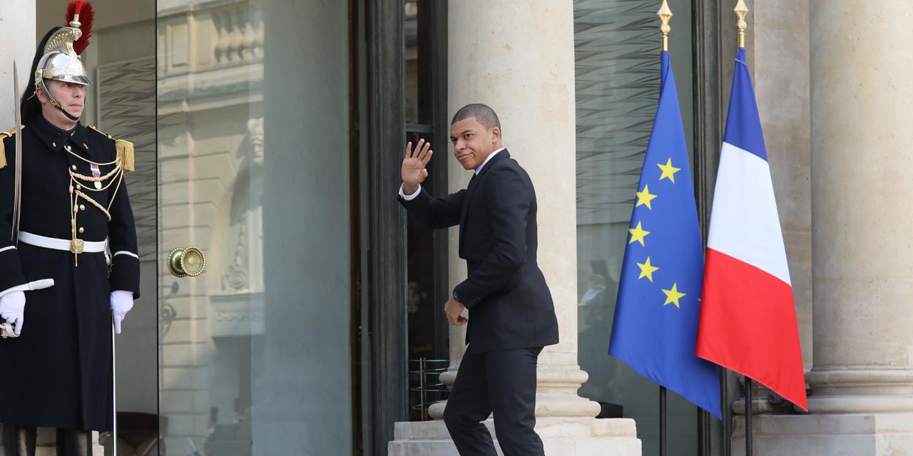 Entre deux chefs d'Etat, Mbappé déjeune à l'Elysée