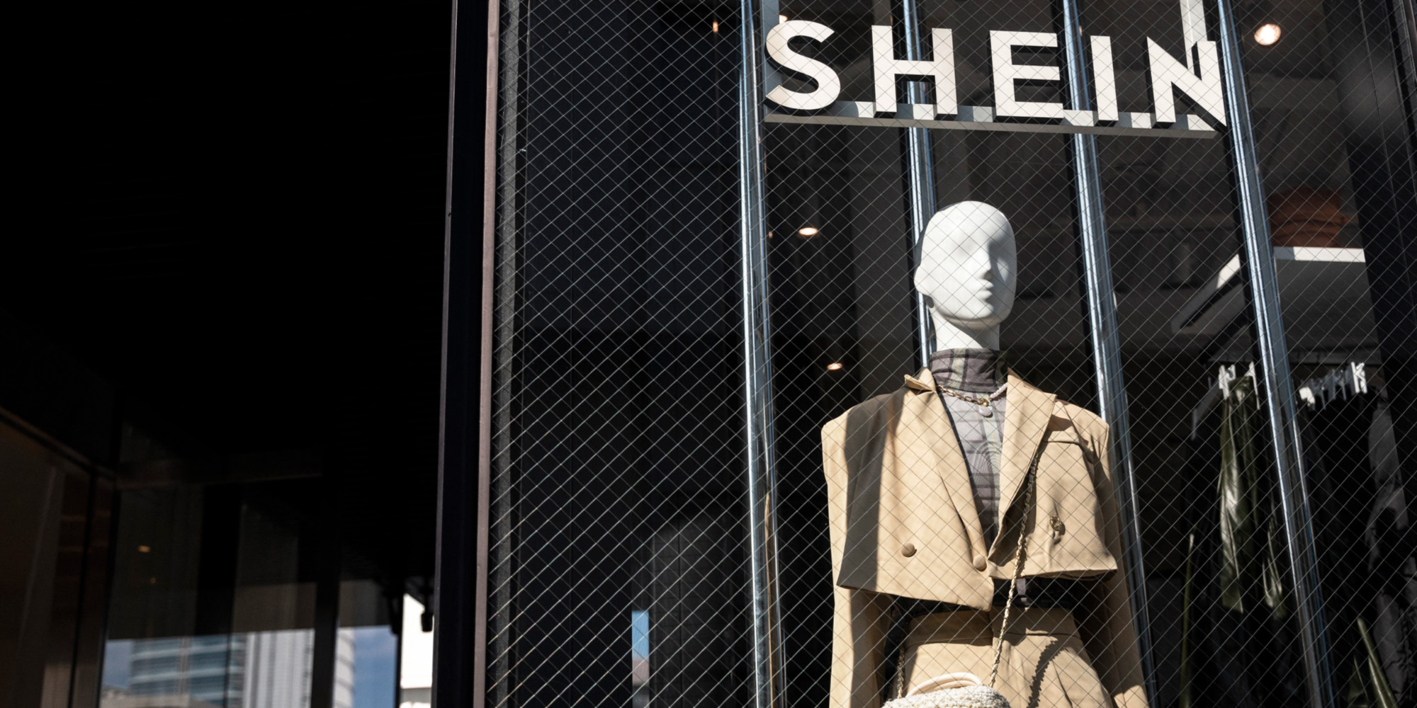 Fast fashion : le gouvernement veut «combattre» le «modèle de SheIn ...
